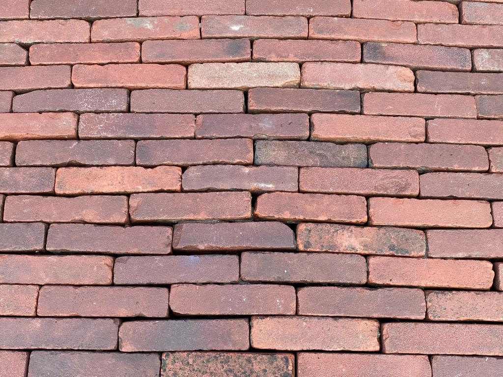 P045, Oude Gebakken Klinkers, Waalformaat, Rood | Sfeervolle bestrating